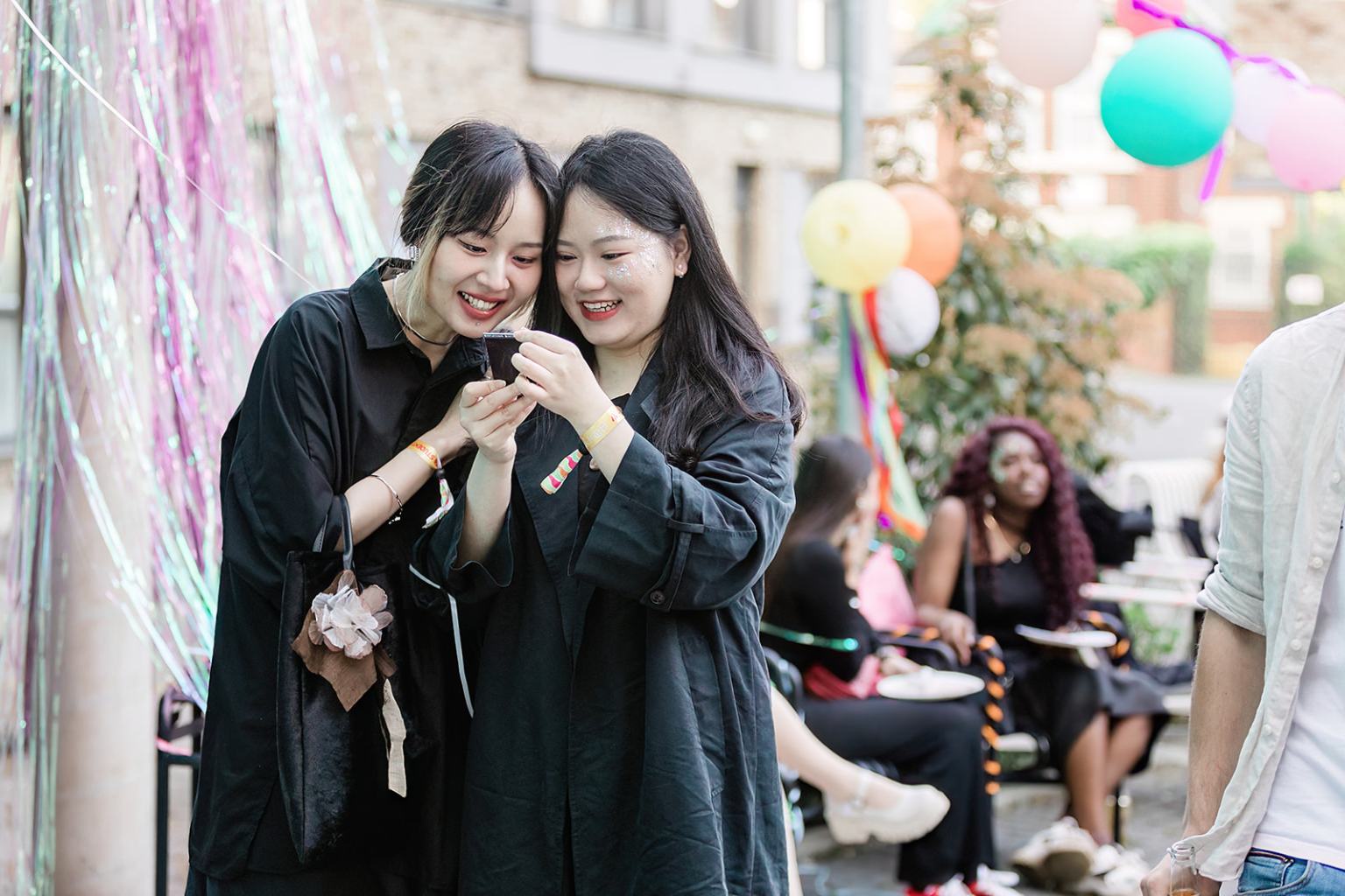 Building A Strong Social Network At University | Vita Student Blog